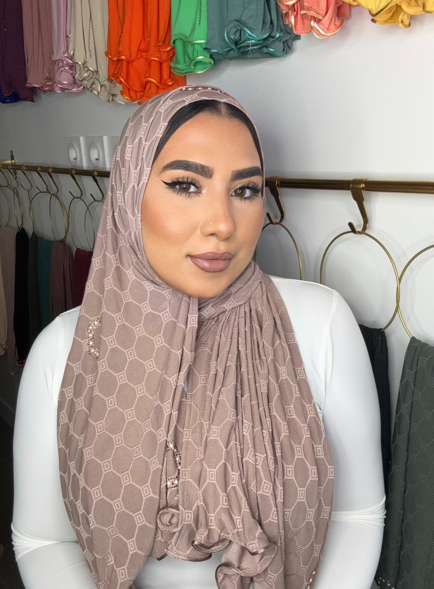 Hijab Monogram luxe Light Taupe – ESSFAAYHIJAB